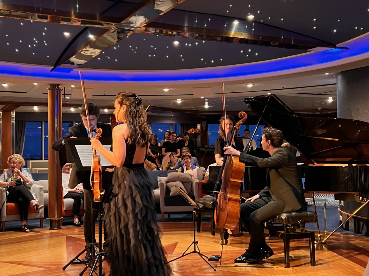 Kapitän: Ihre Garderobe passt nicht - Erfahrungsbericht MS Europa ...